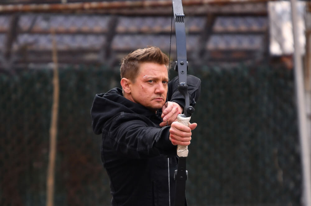 Hawkeye Episodes 1 & 2 Review - A Very Merry Marvel Miniseries - BagoGames
